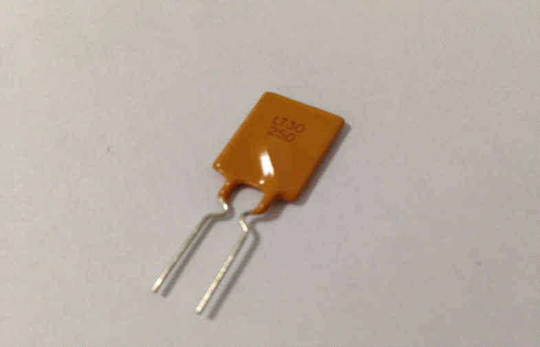 Dip 30V 2.5A PPTC Resettable Fuse , Polyswitch PTC Devices For Over ...