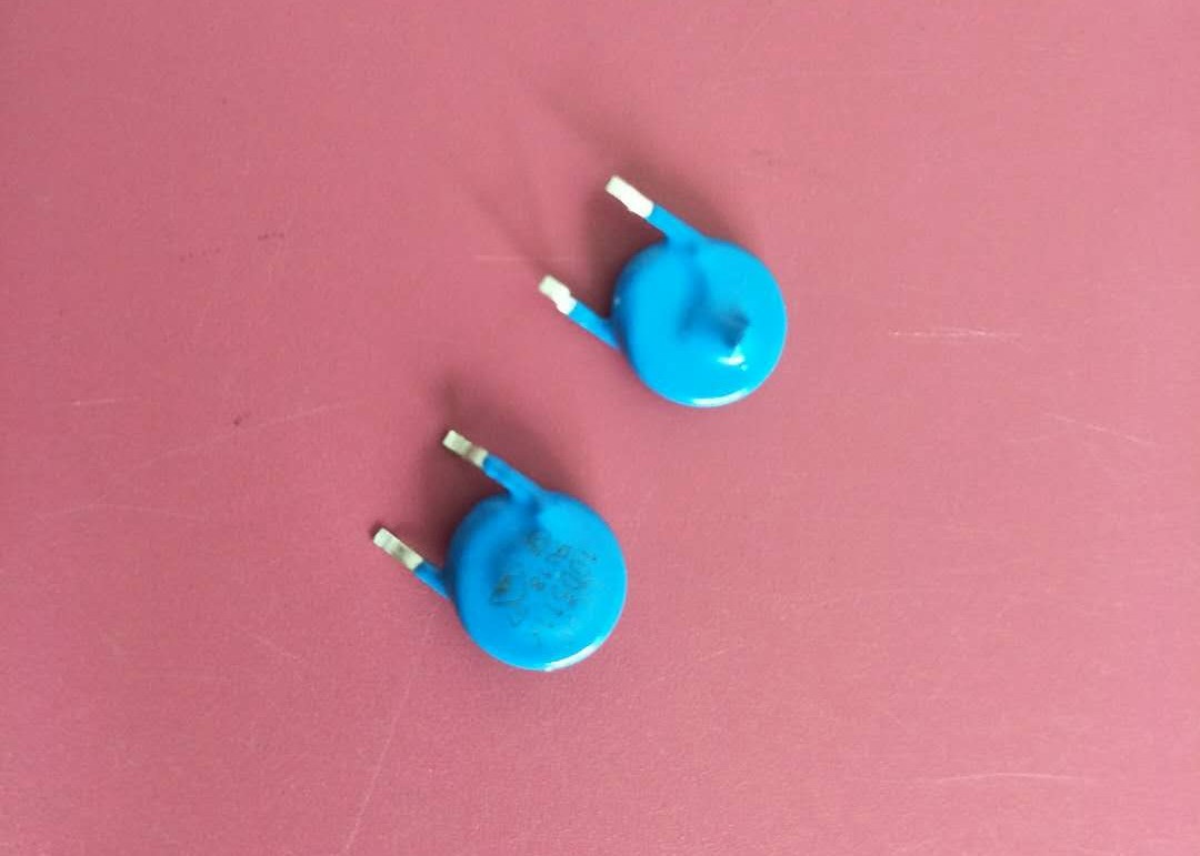 Surface Mount Encapsulation SMD Varistor 10D511K 10mm 320VAC 4KV 2KA ...